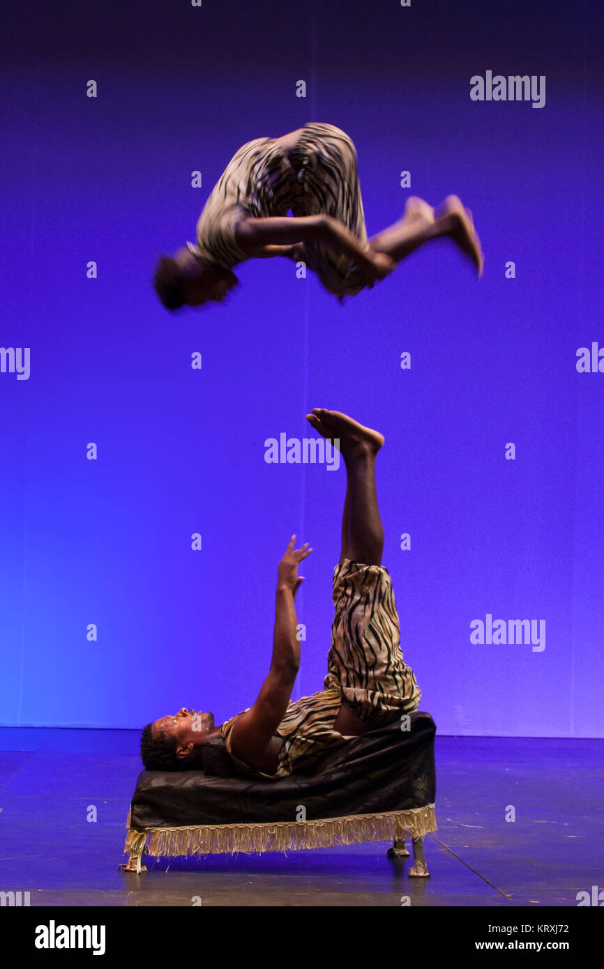 African Dancer performance show Stock Photo - Alamy
