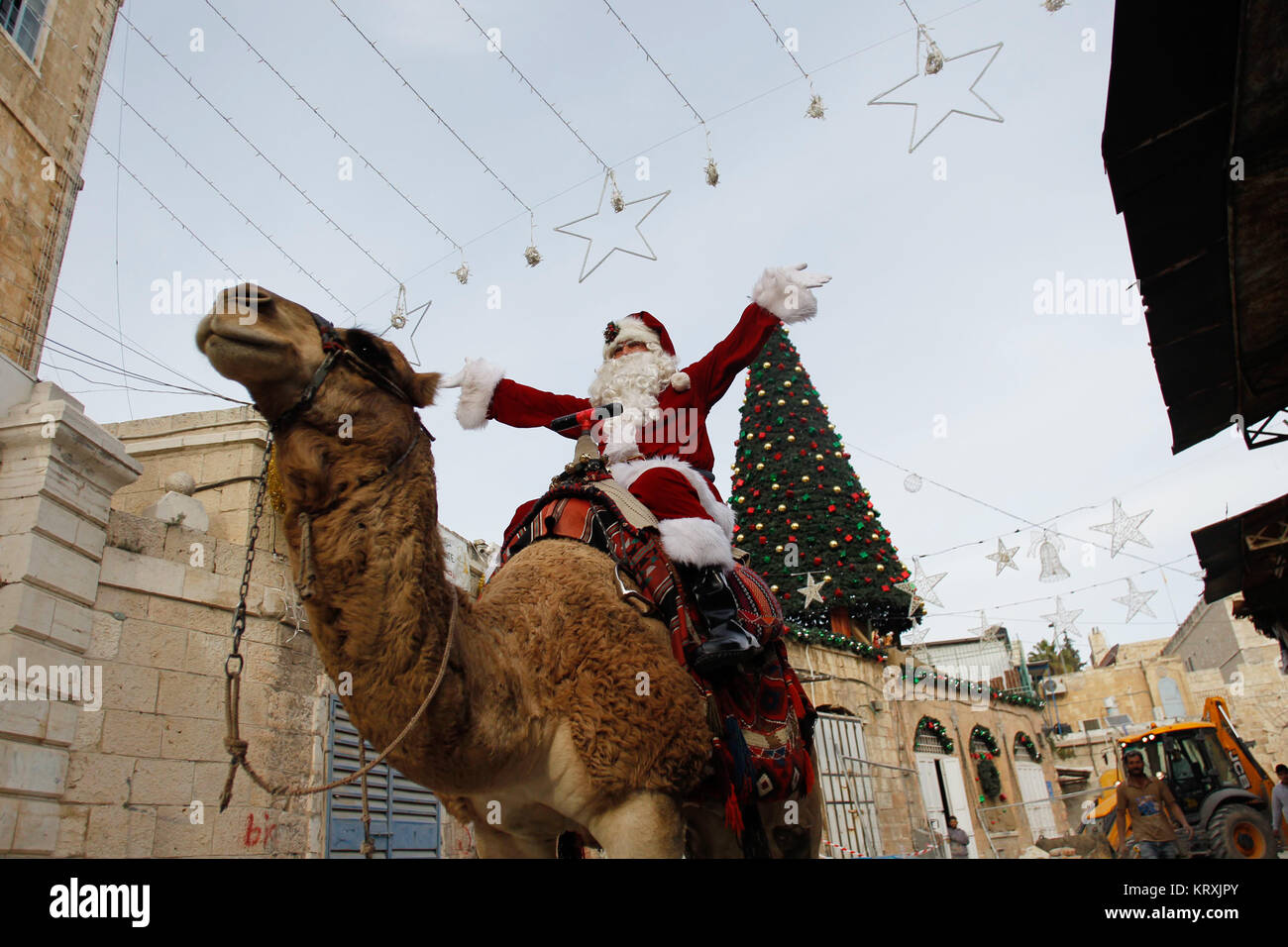 Jerusalem. 21st Dec, 2017. A man dressed as Santa Claus rides a camel ...
