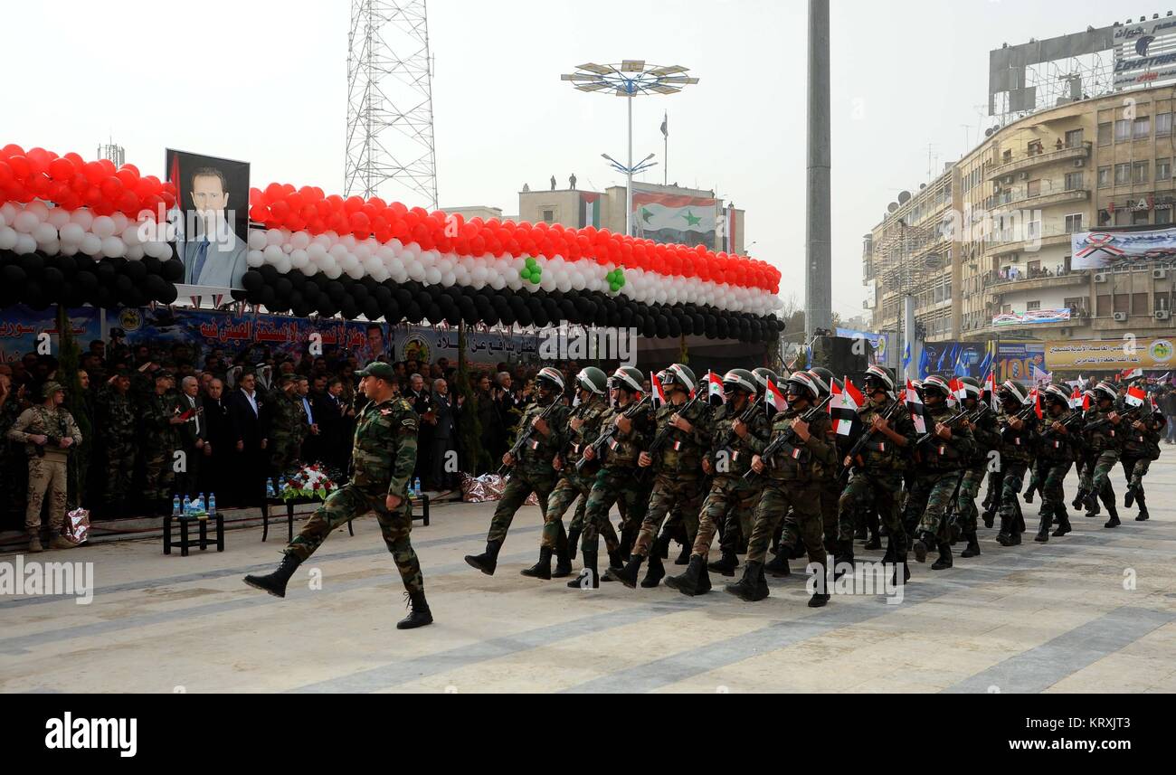 (171221) -- ALEPPO (SYRIA), Dec. 21, 2017 (Xinhua) -- A Syrian military ...