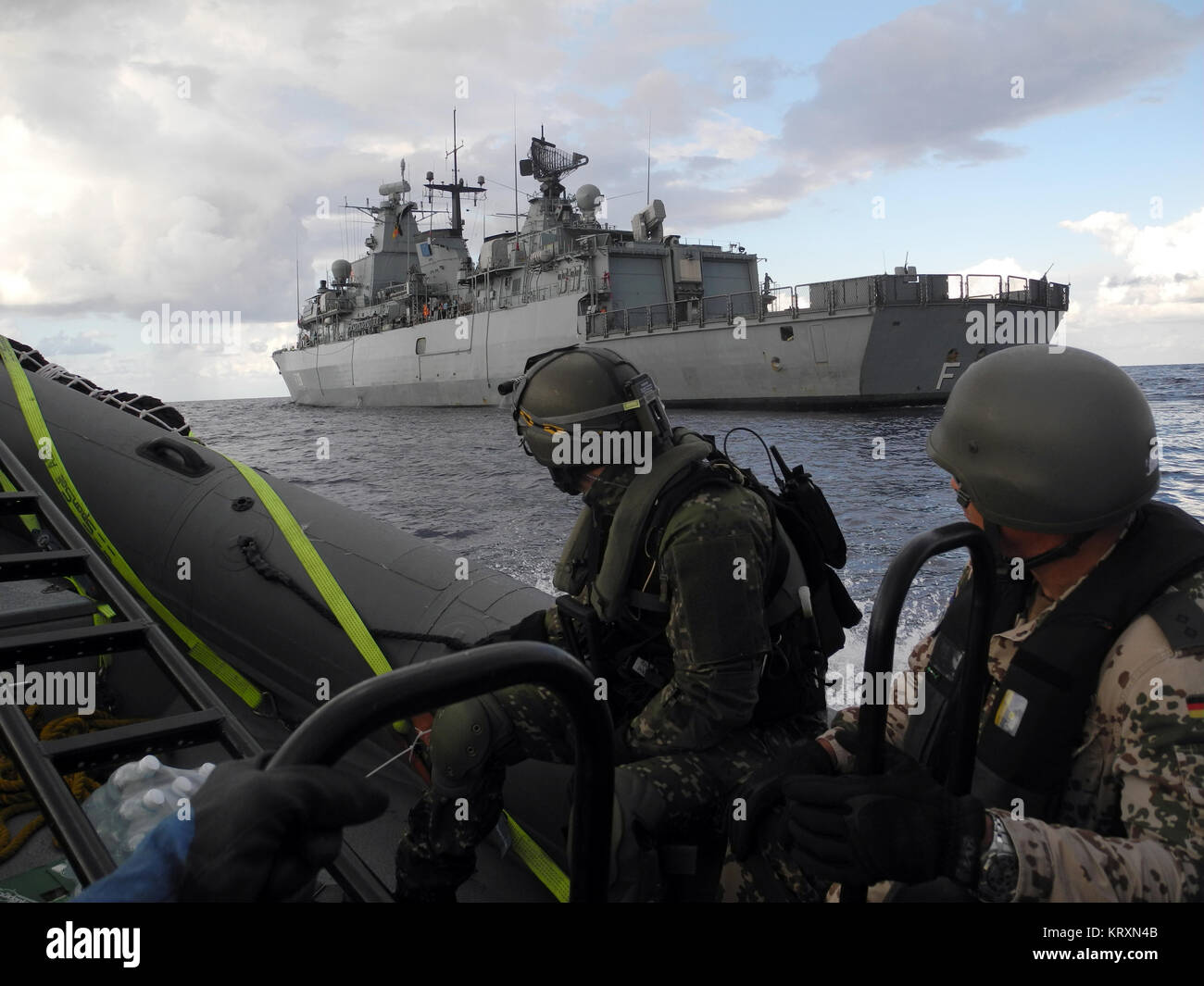 The German frigate 'Mecklenburg Vorpommern' sails off the Libyan coast ...