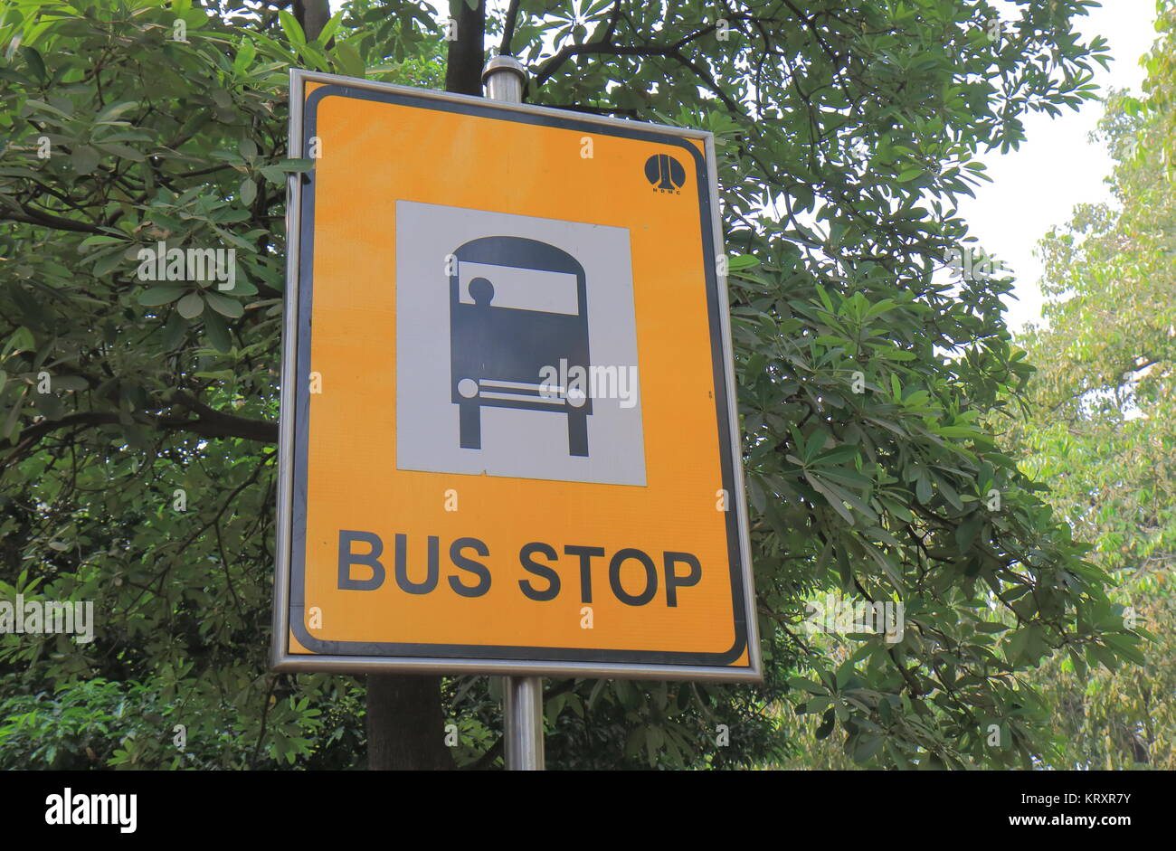 India bus stand hi-res stock photography and images - Alamy
