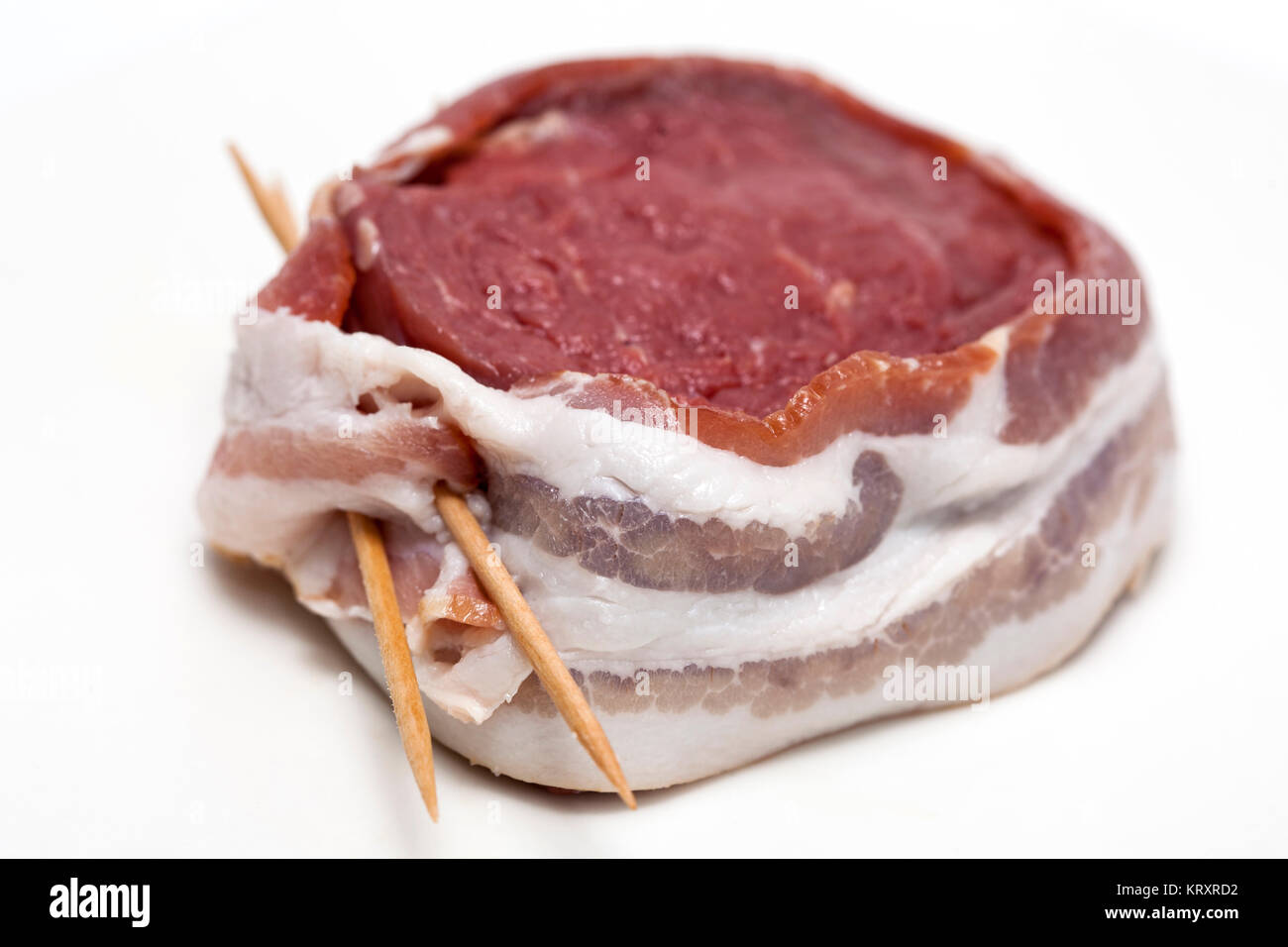 Filet Mignon Preparation : Raw beef tenderloin medallion wrapped in ...