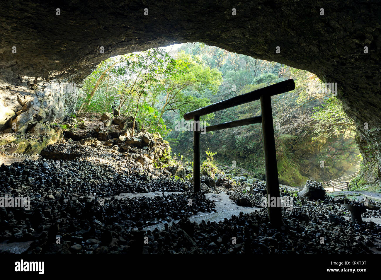 Shinto cave shrine hi-res stock photography and images - Alamy