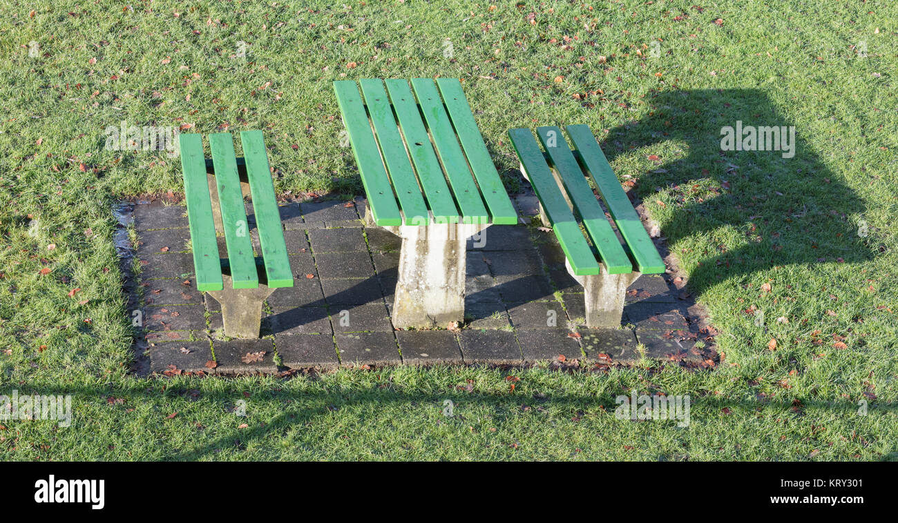 Simple bench hi-res stock photography and images - Alamy