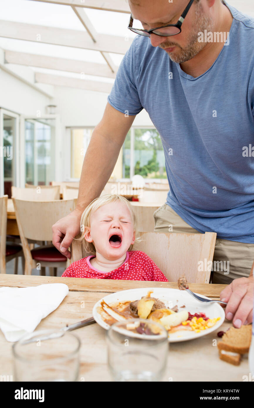 Crying child restaurant hi-res stock photography and images - Alamy
