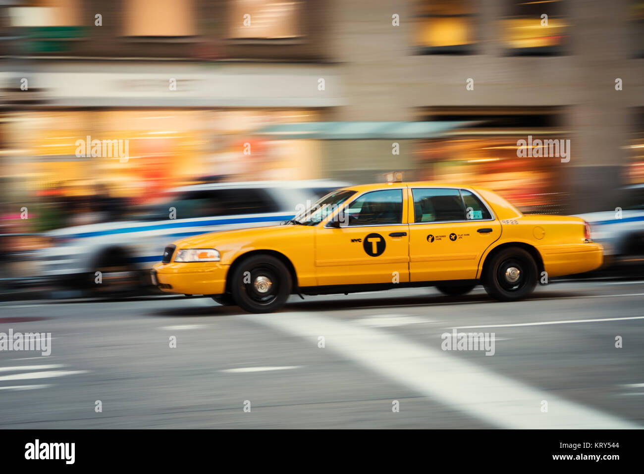 Yellow taxi in new york hi-res stock photography and images - Alamy