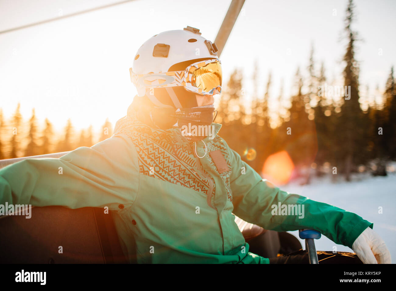 Man wearing goggles hi-res stock photography and images - Alamy