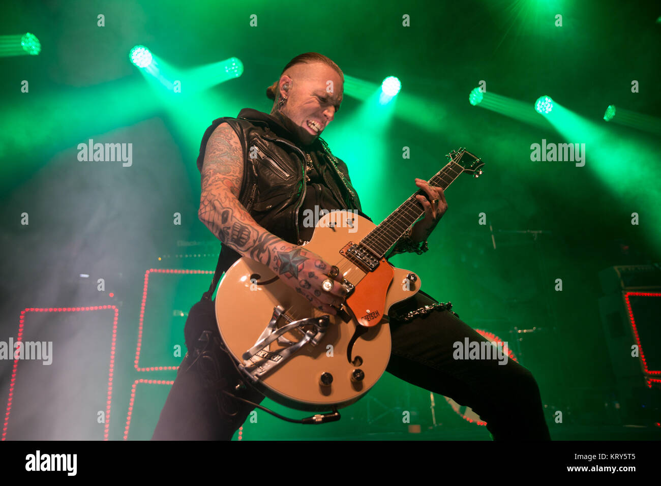 Nicke borg guitarist hi-res stock photography and images - Alamy