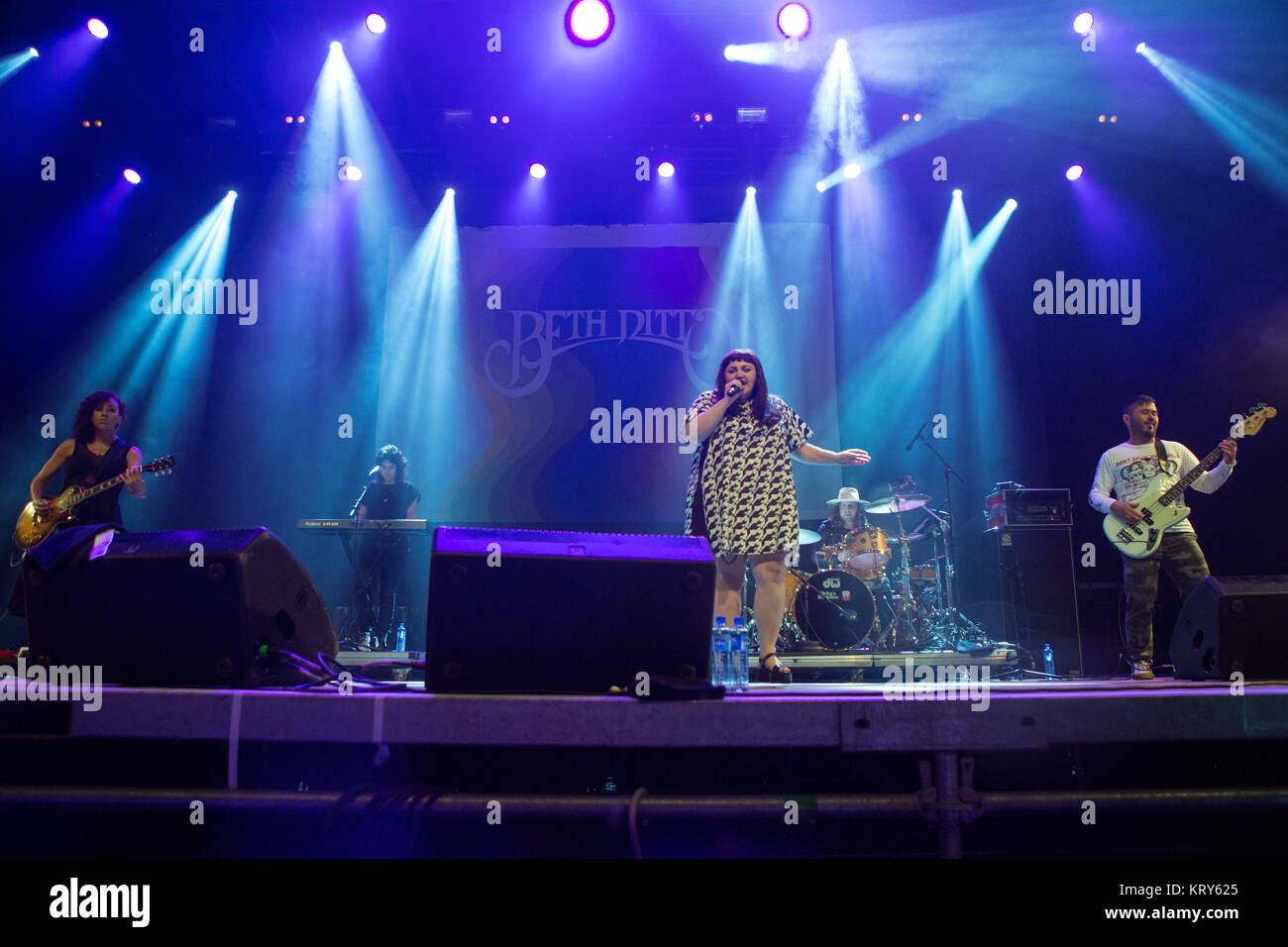 Beth ditto live in concert hi-res stock photography and images - Alamy