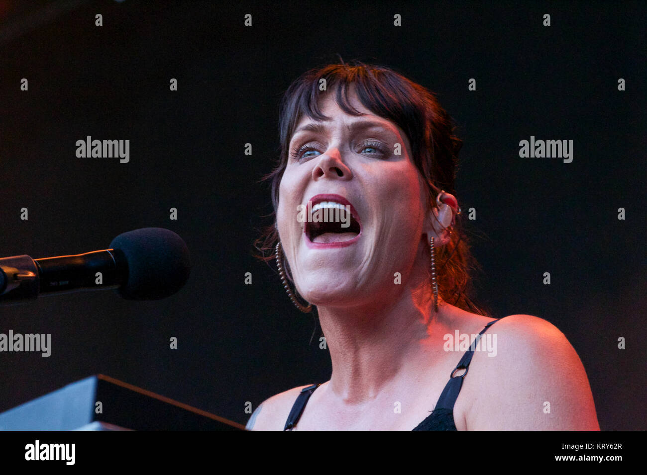 Beth hart singer hi-res stock photography and images - Alamy