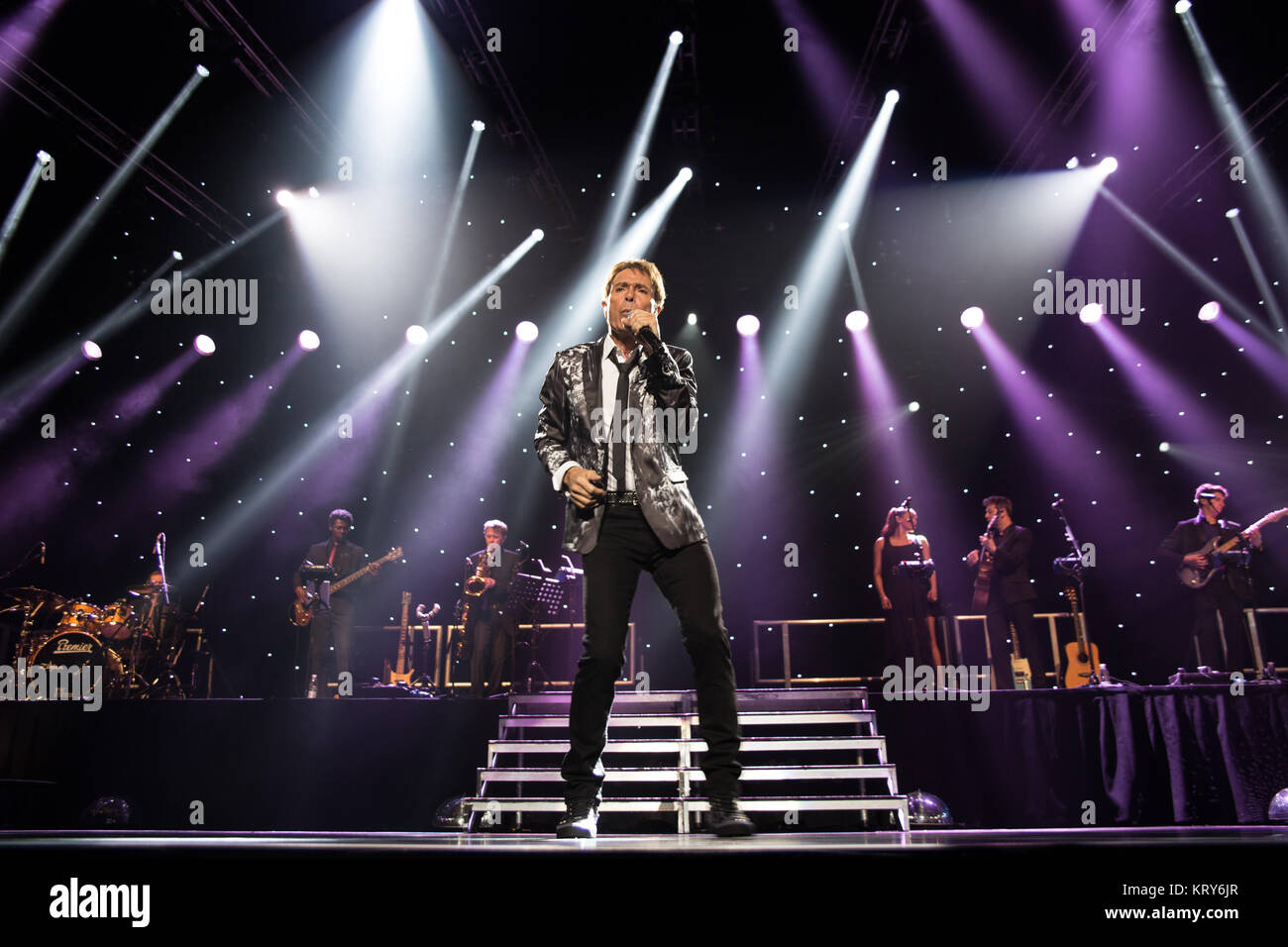 Sir cliff richard hi-res stock photography and images - Alamy