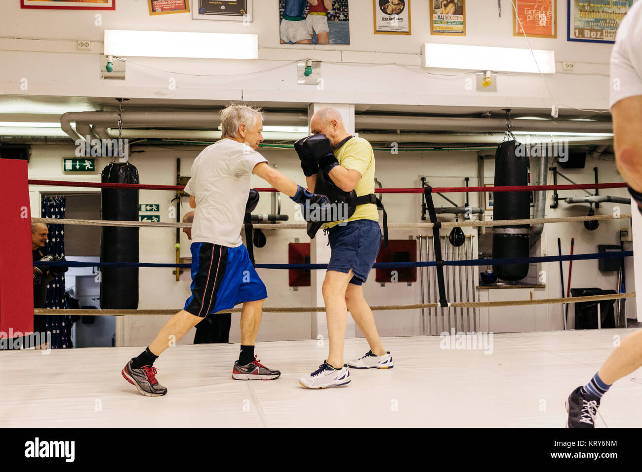Two men boxing hi-res stock photography and images - Alamy