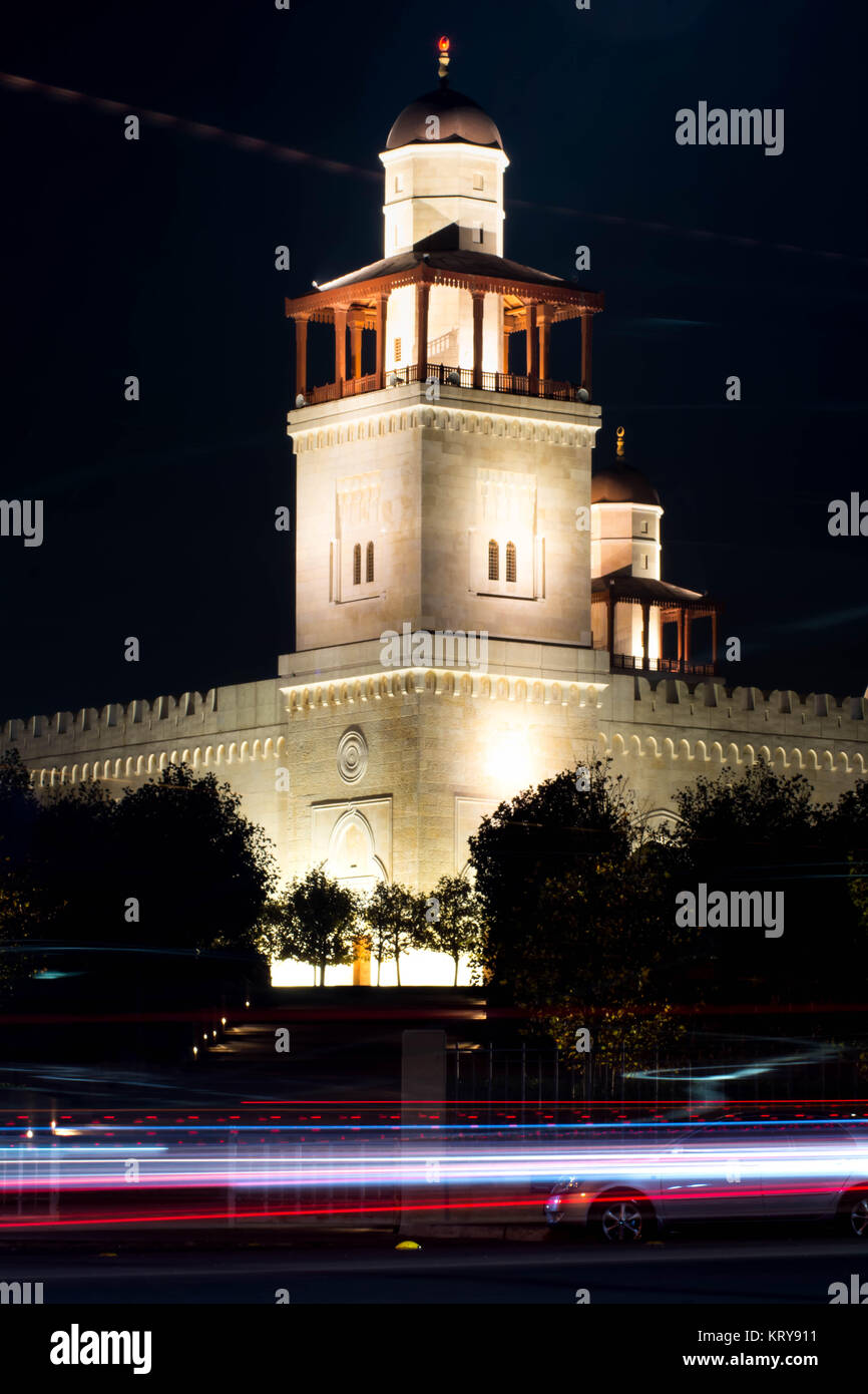 King Hussain Mosque in jordan at night with full moon on the sky Stock ...