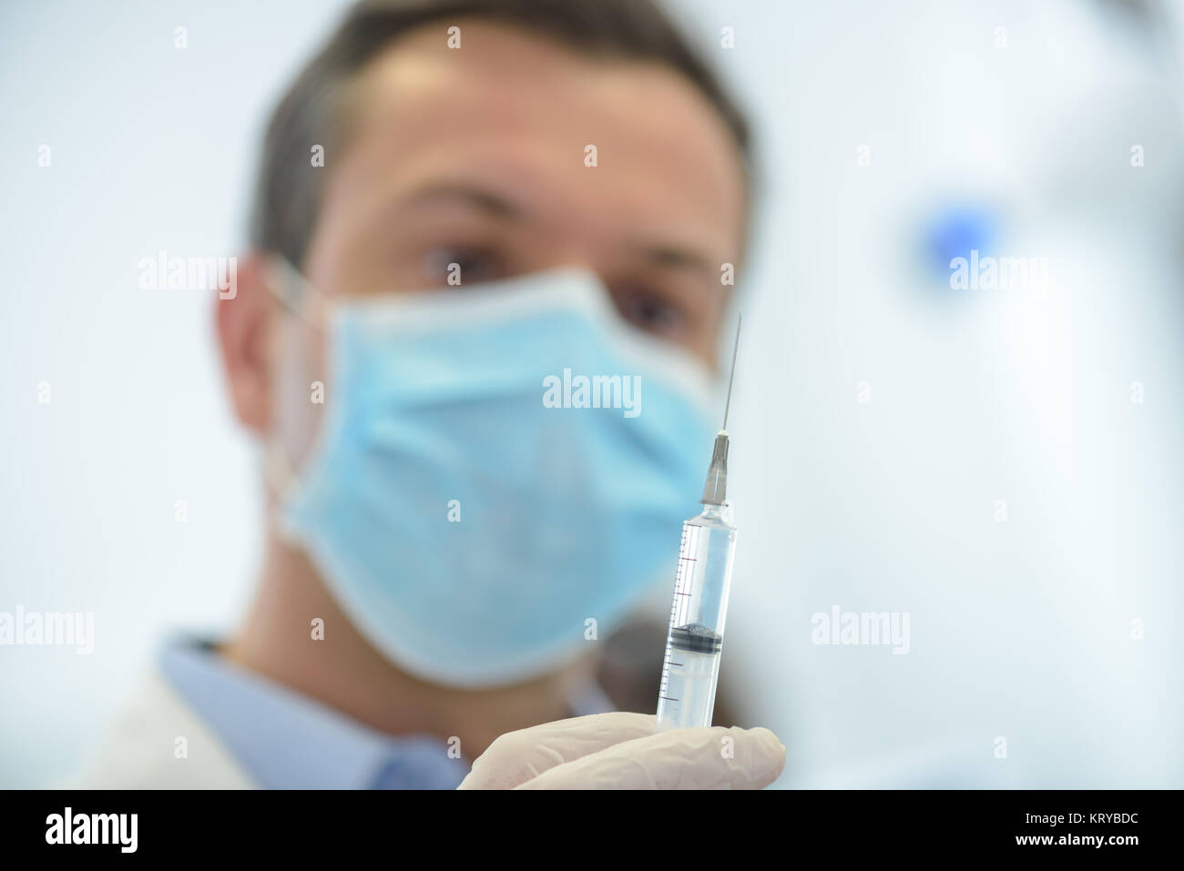 doctor in medical mask ready to make injection Stock Photo - Alamy
