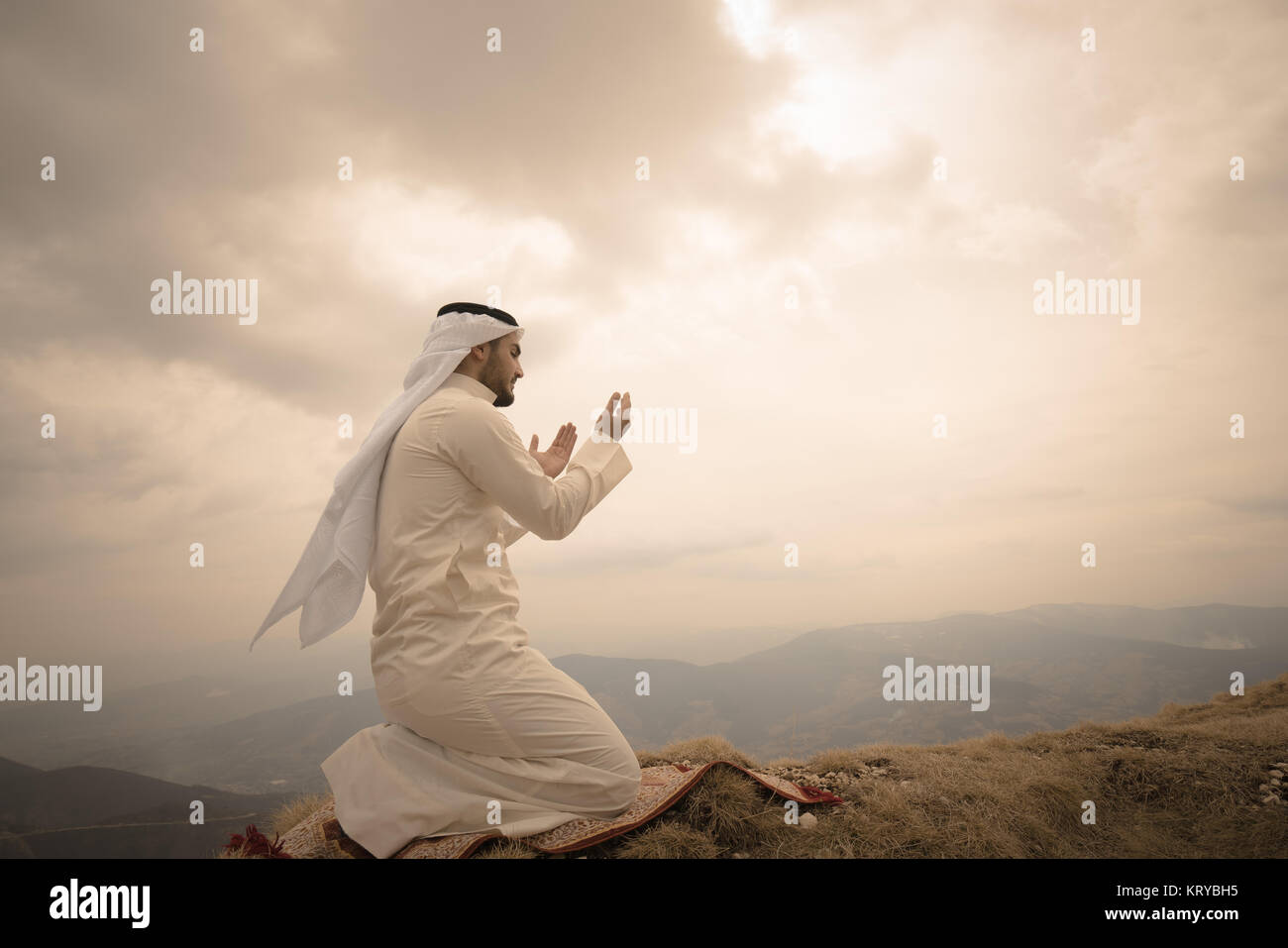 Muslim praying, arab, mosque Stock Photo - Alamy