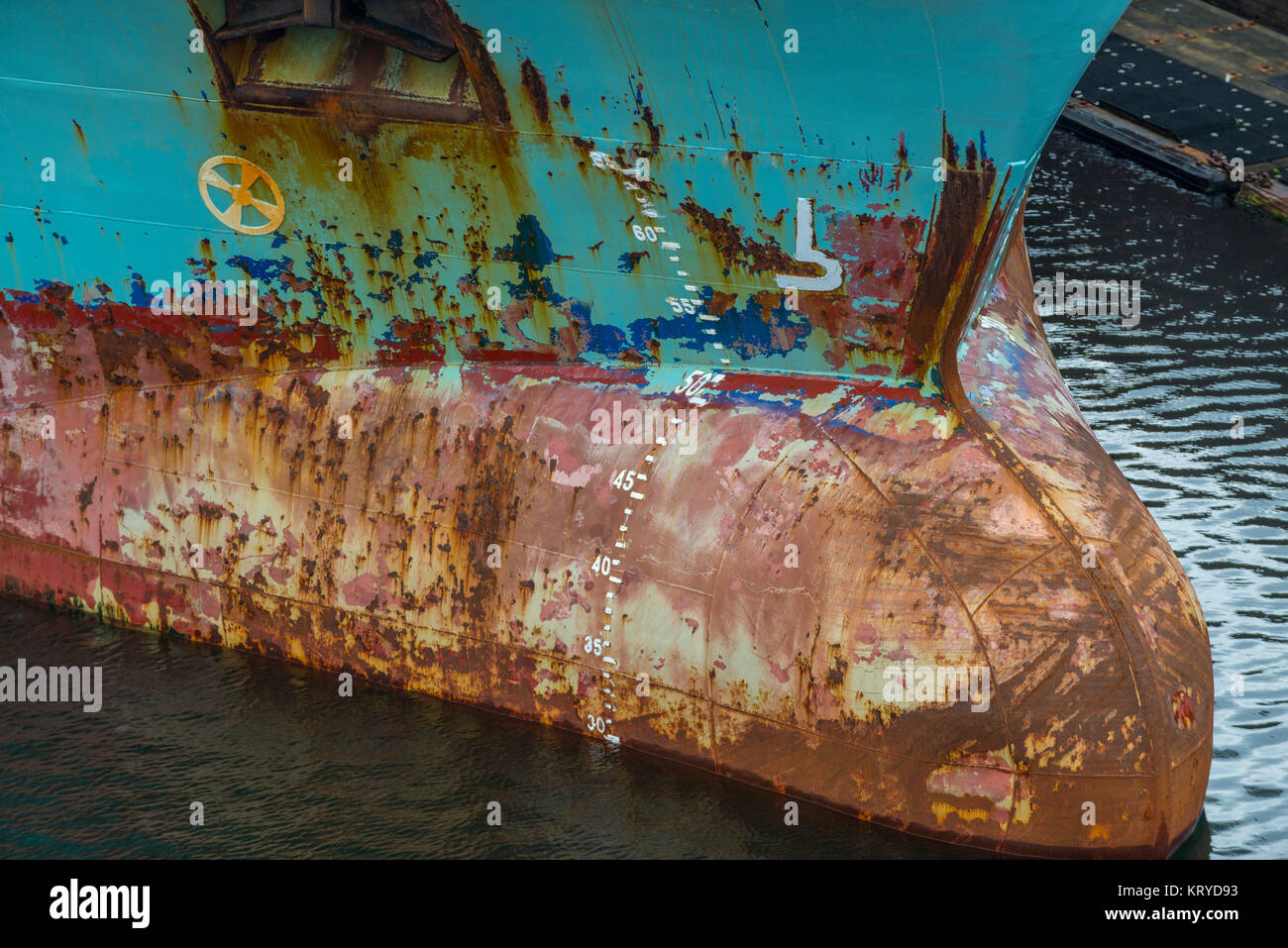 Bug eines Frachtschiffes Stock Photo - Alamy