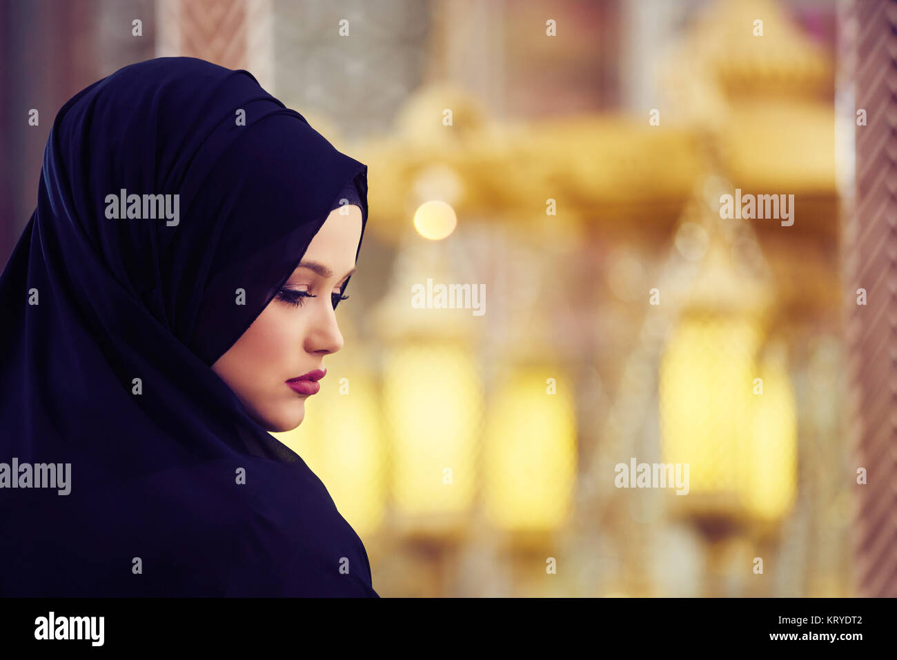 Muslim lady praying hi-res stock photography and images - Alamy