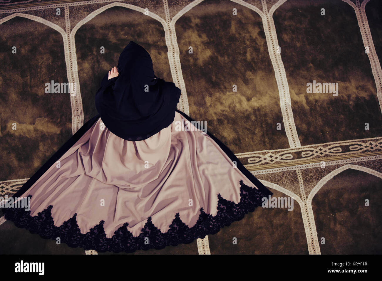 Muslim girl pray hi-res stock photography and images - Alamy
