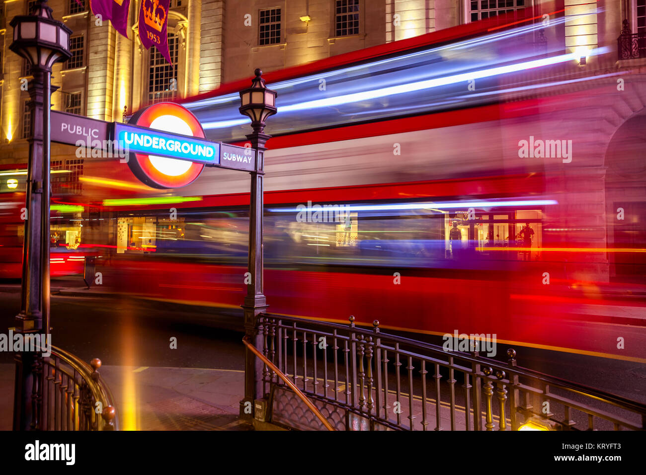 Piccadilly circus underground sign hi-res stock photography and images ...