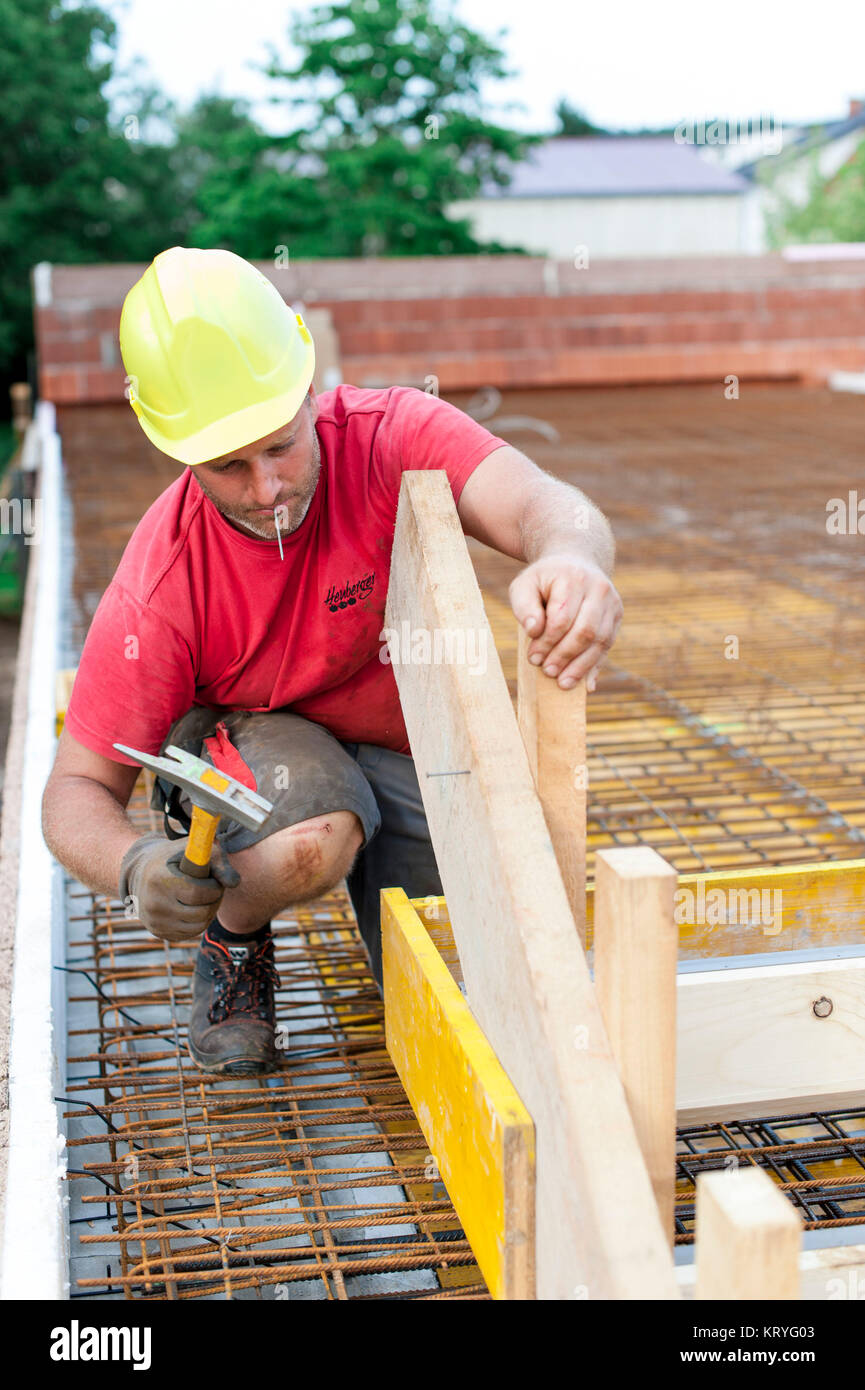 Bauarbeiter am Bau - building worker at building lot Stock Photo - Alamy