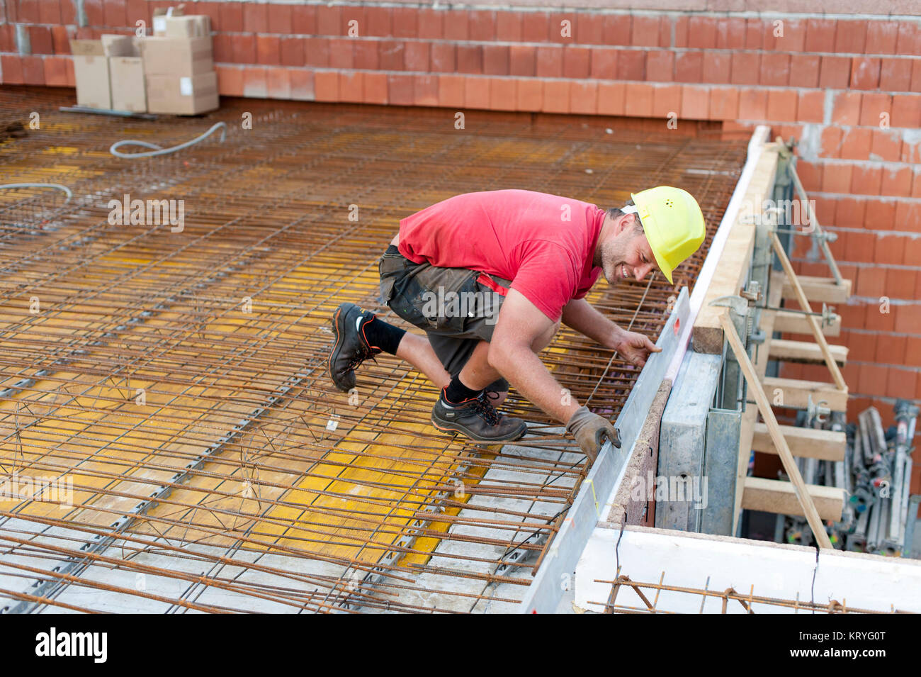 Bauarbeiter am Bau - building worker at building lot Stock Photo - Alamy