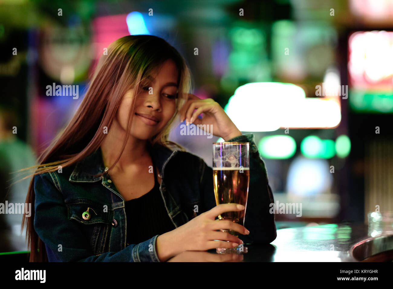adult girl waiting at the Bar drinking beer Stock Photo - Alamy