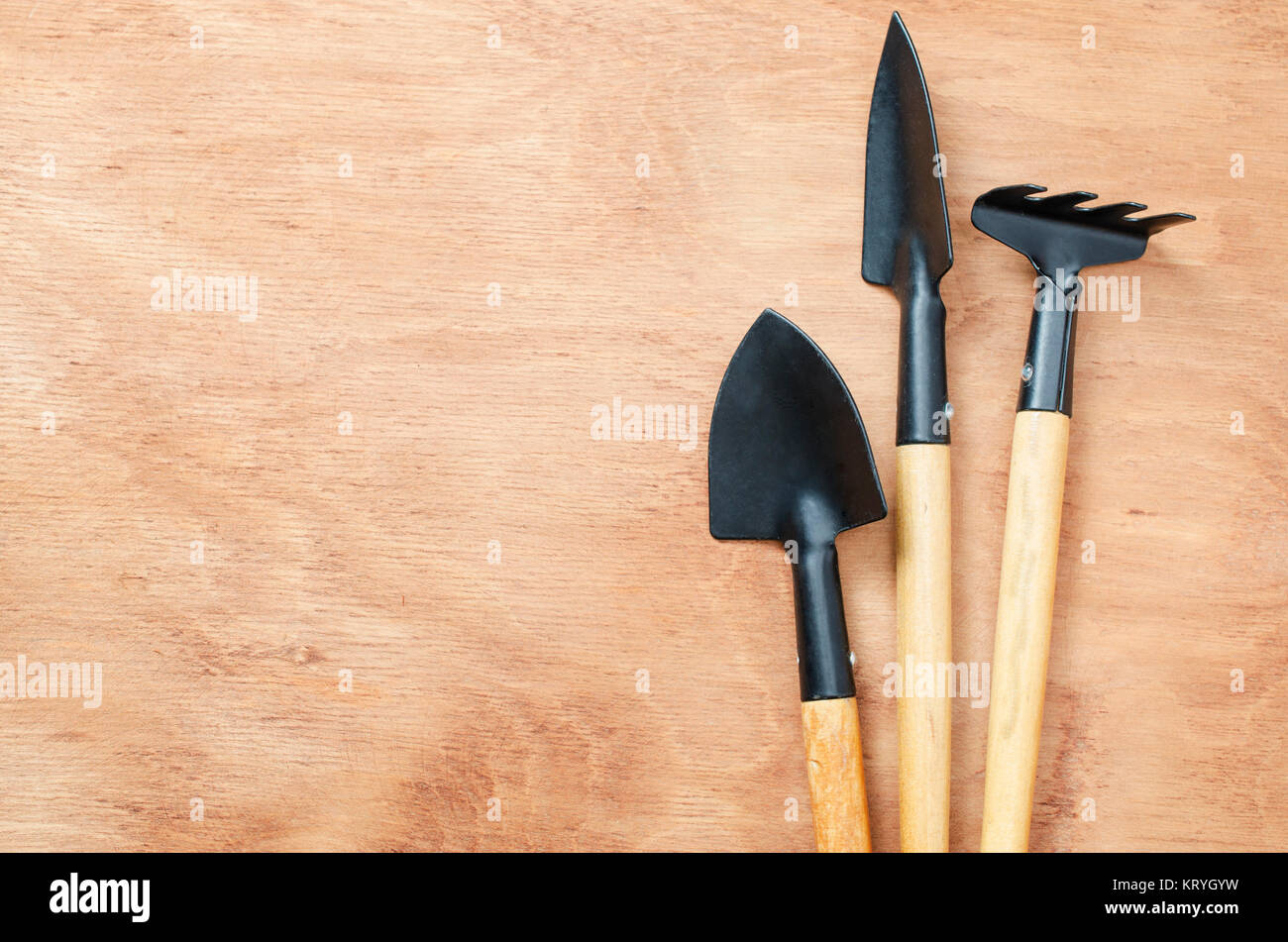 Set of tools for gardening on wooden table Stock Photo - Alamy