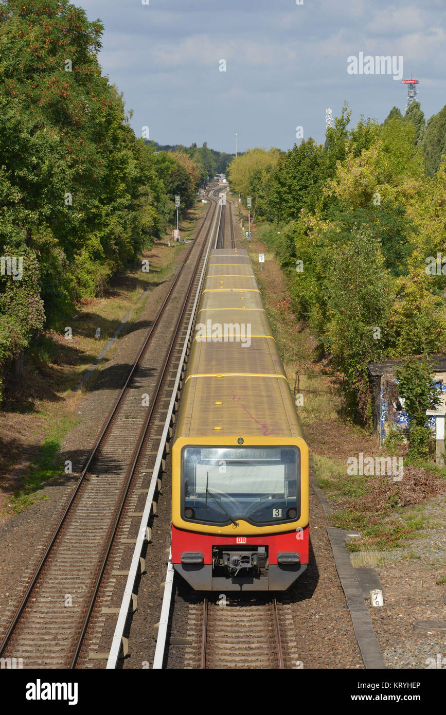 S2 city railroad, Lankwitzer street, Marien's village, Berlin, Germany ...
