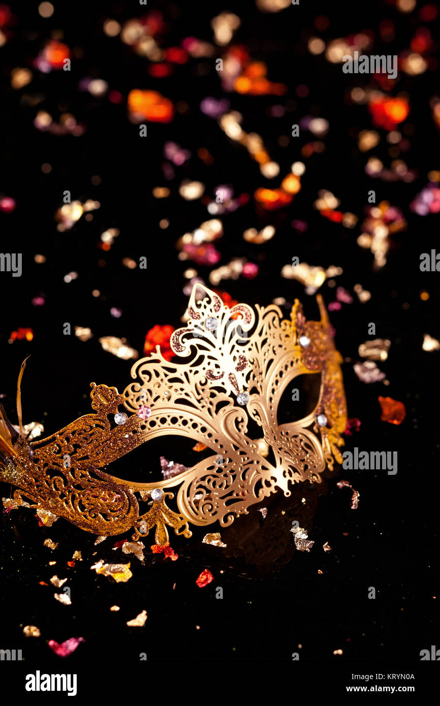 Gold carnival mask Stock Photo - Alamy