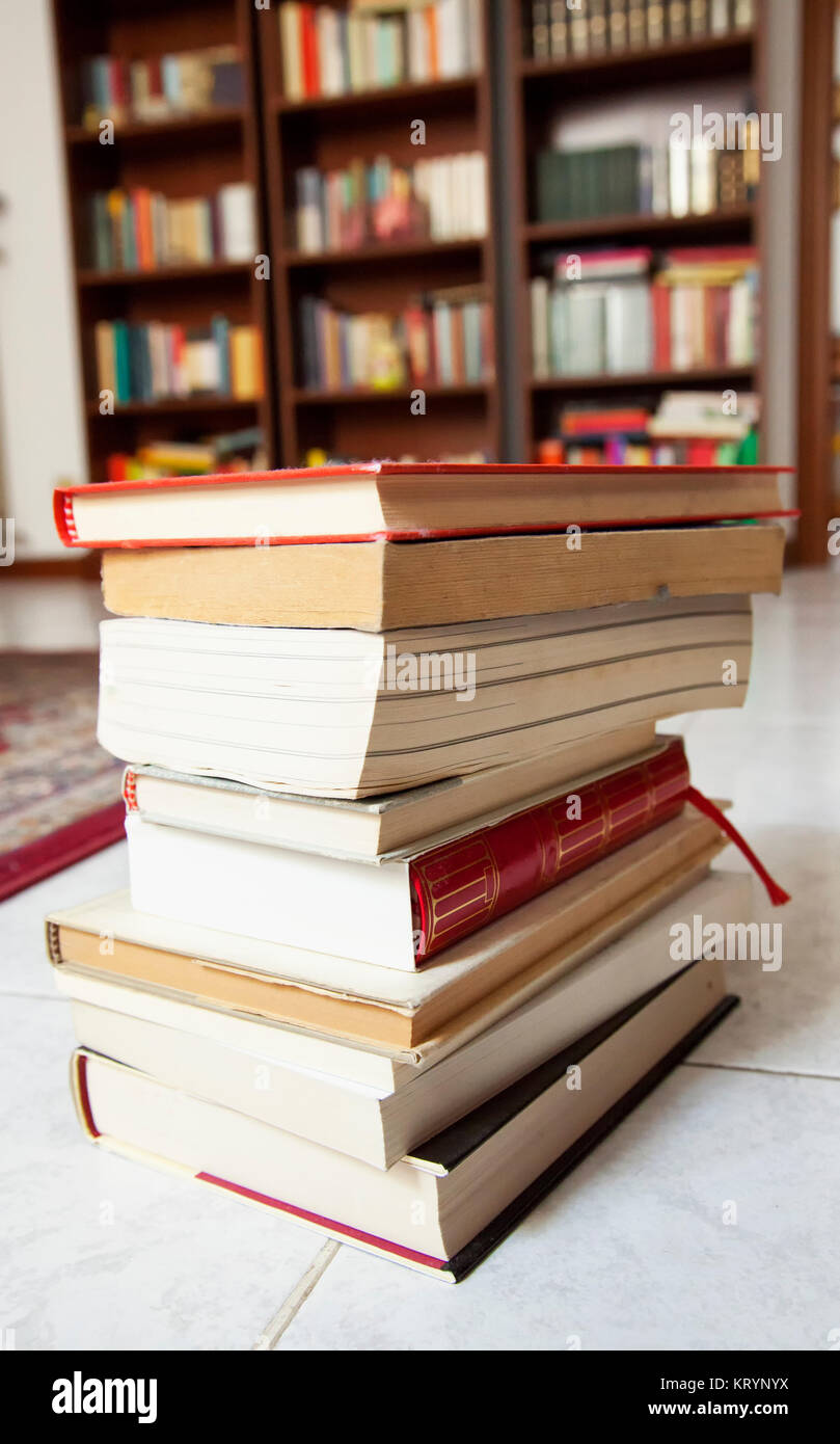Old Books Pile Floor High Resolution Stock Photography and Images - Alamy