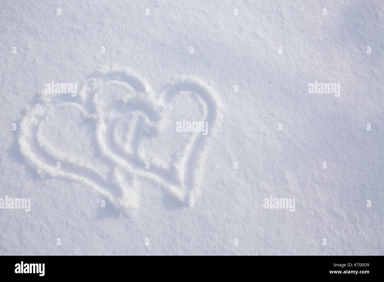 Hearts drawn in snow hi-res stock photography and images - Alamy