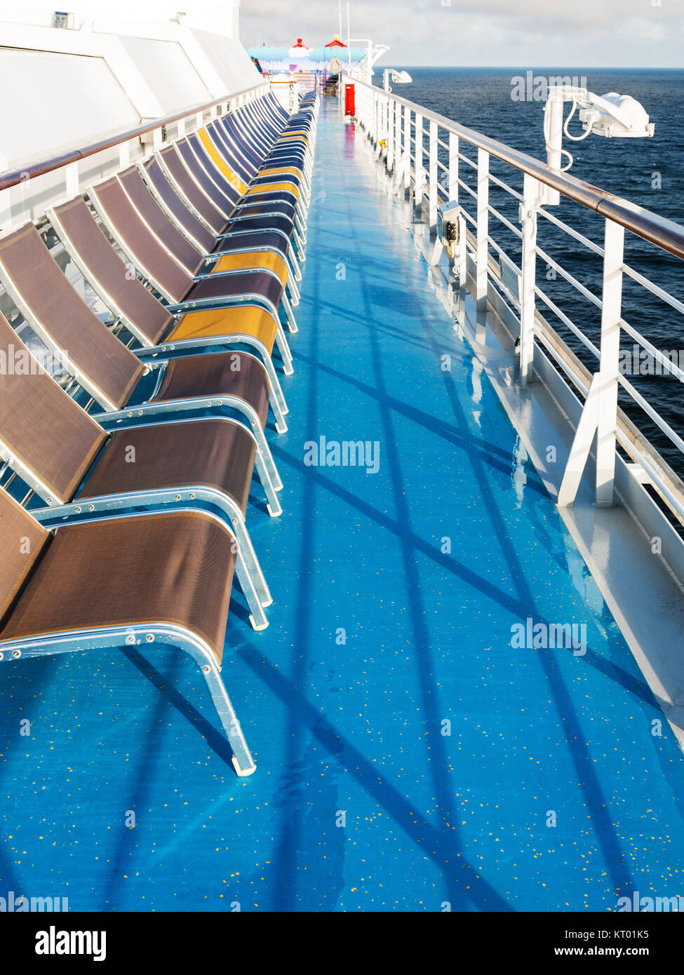 row of empty sunbathing chairs on deck Stock Photo - Alamy