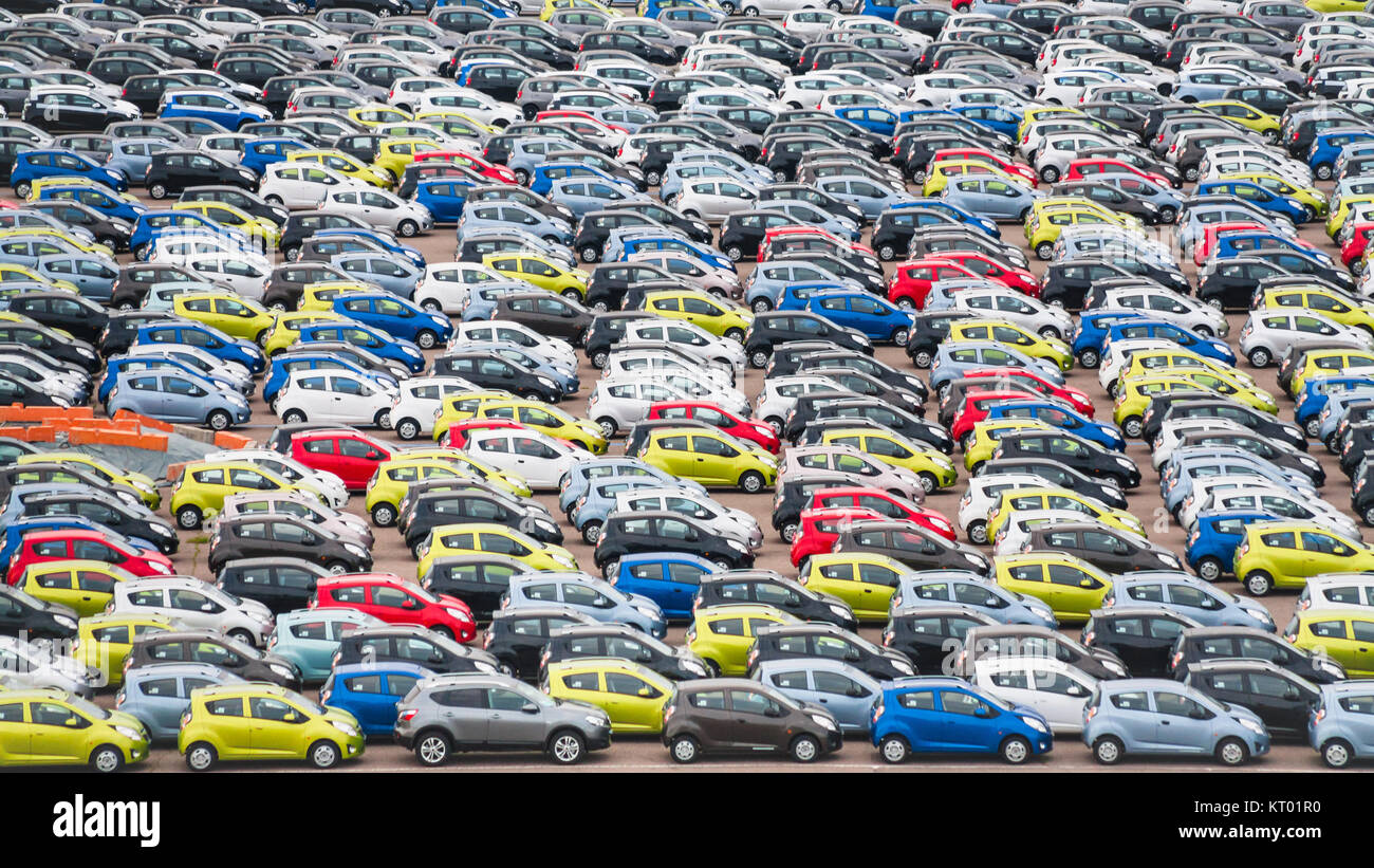 many cars in outdoor warehouse Stock Photo - Alamy