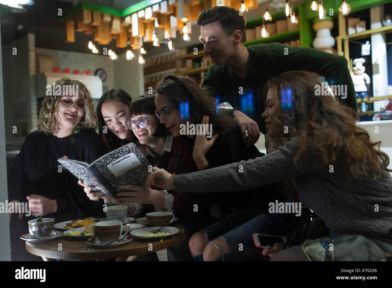 Teenagers study in cafe hi-res stock photography and images - Alamy
