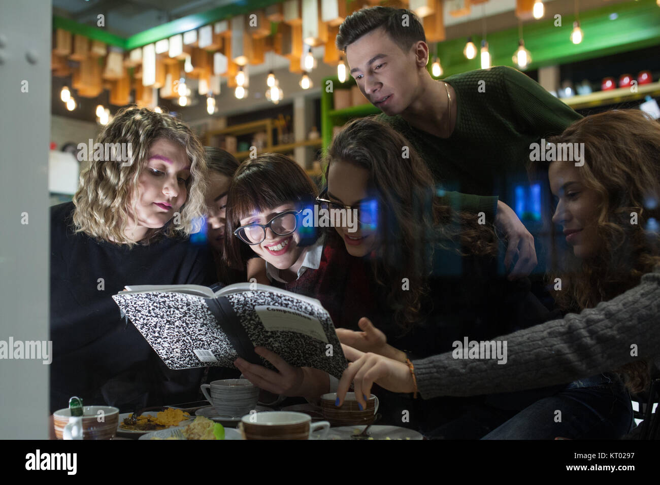Teenagers study in cafe hi-res stock photography and images - Alamy