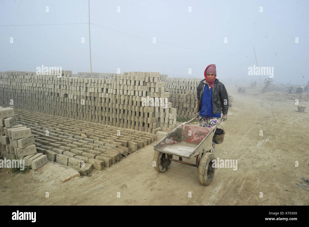 Labor works in brickfield at Narayanganj in Bangladesh Stock Photo - Alamy