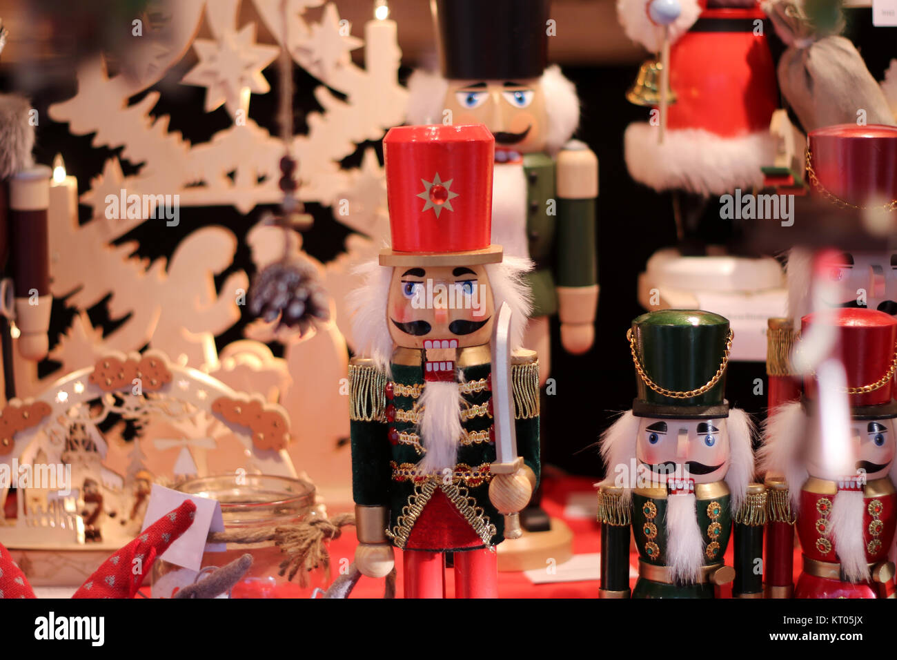 Wood nutcracker king hi-res stock photography and images - Alamy