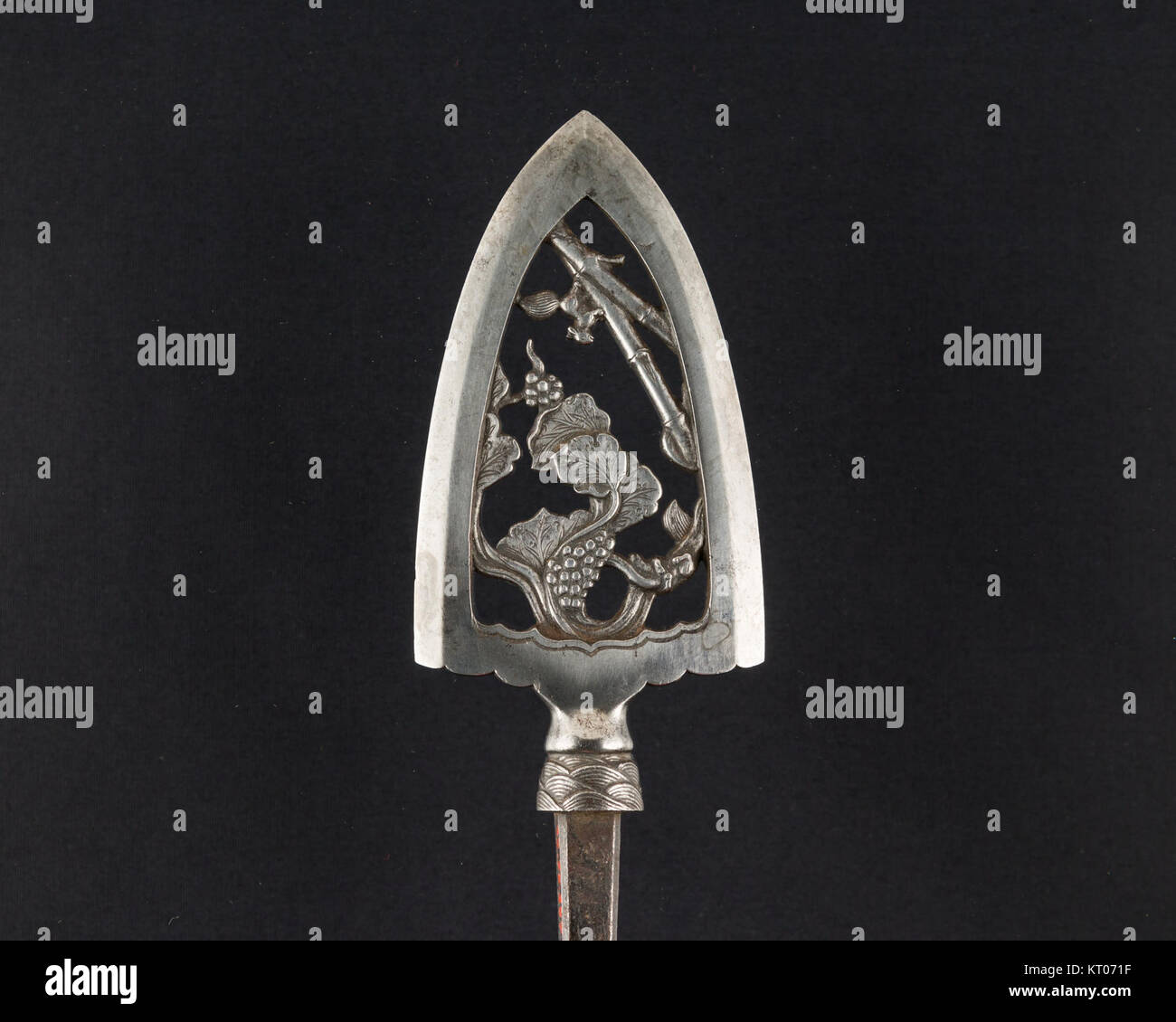 Native american hunting tools hi-res stock photography and images - Alamy