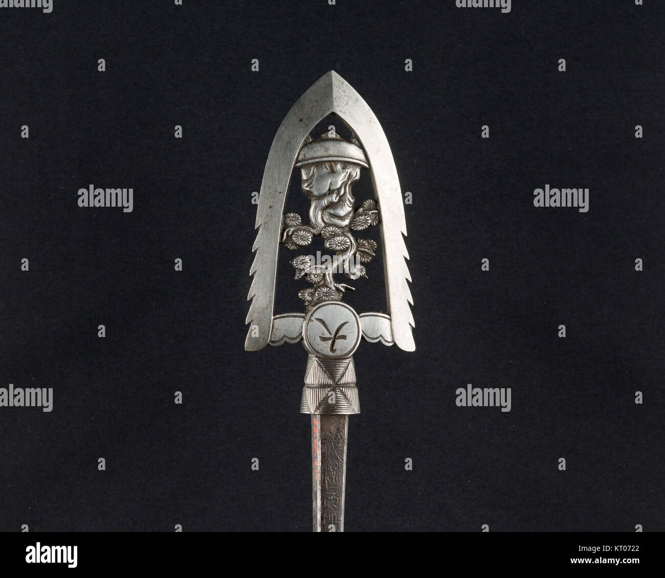 This arrowhead, cataloged as YanonC493 in the MET collection under LC ...