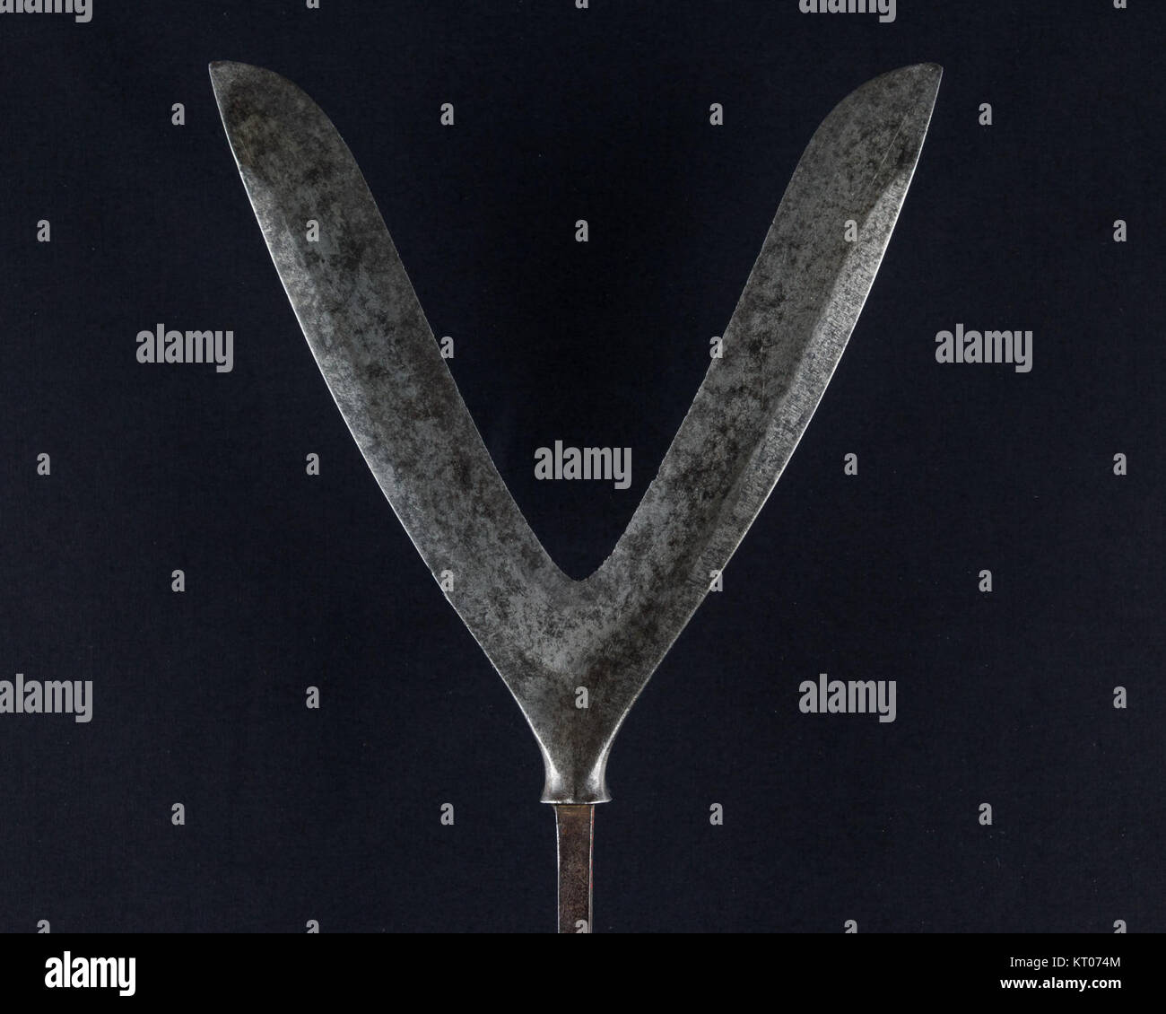 This artifact, known as Arrowhead YanonC493, is part of a collection at ...