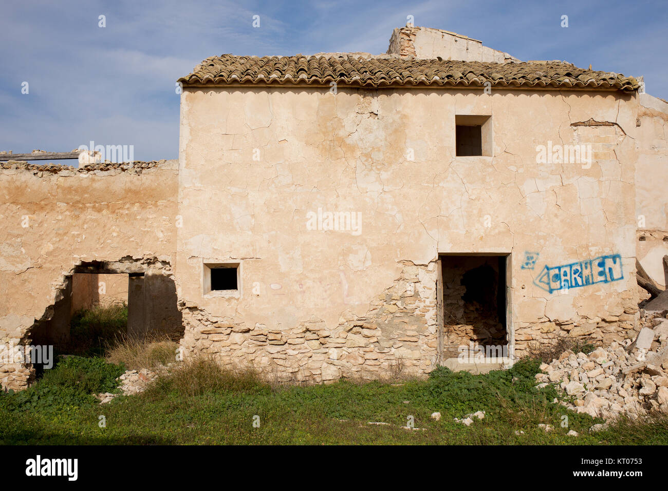 Empty house in the countryside Stock Photo - Alamy