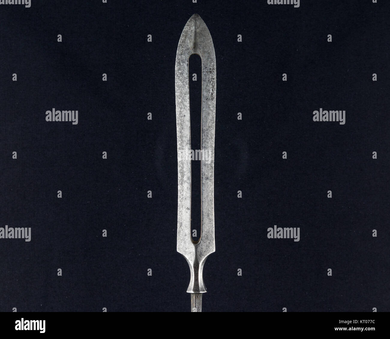 The Arrowhead, identified by its MET LC-32 75 524-001 number, is a ...