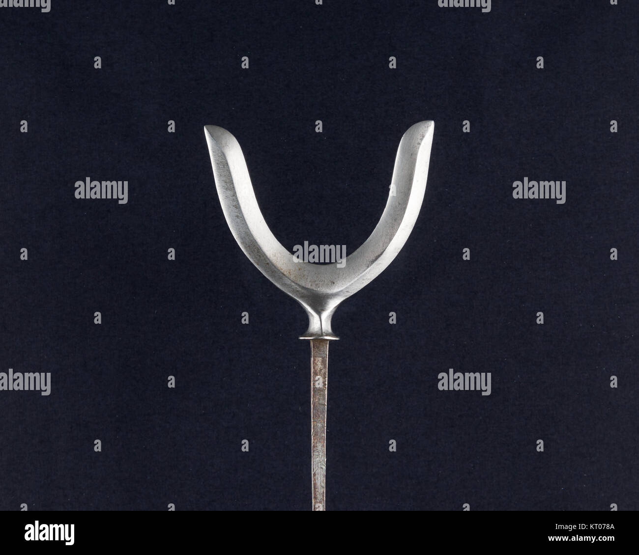 The Arrowhead, cataloged as YanonC493 MET LC-32 75 547-001, is a ...