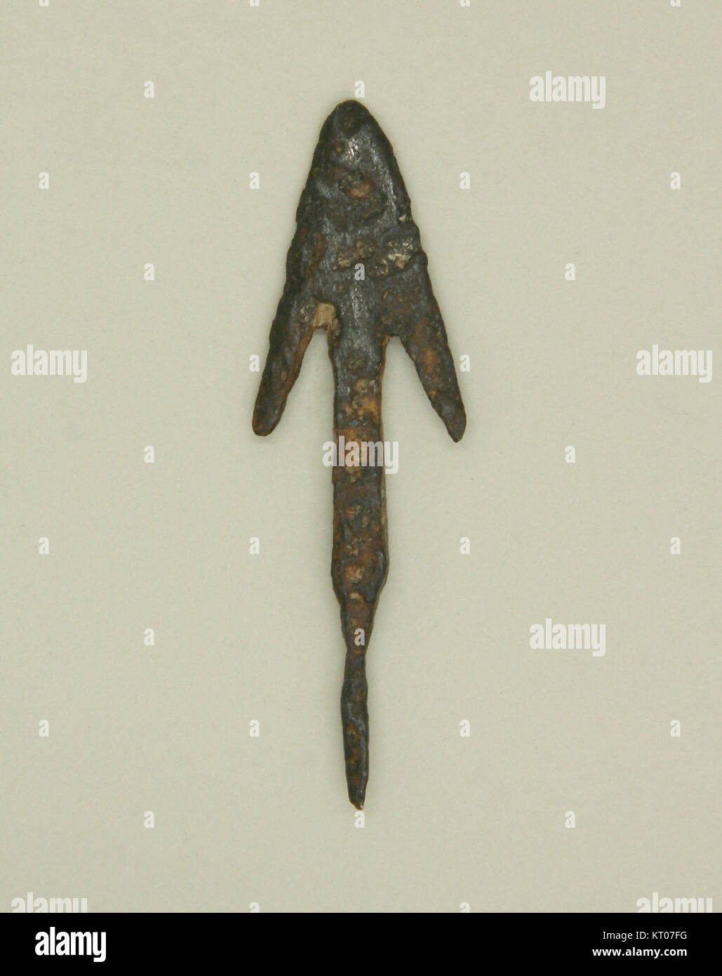 Native american artifacts arrowhead hi-res stock photography and images ...