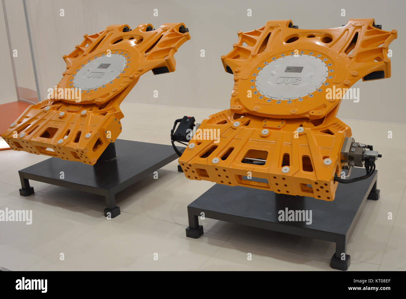 The articulation system for urban buses, developed by JVS in 2014 ...