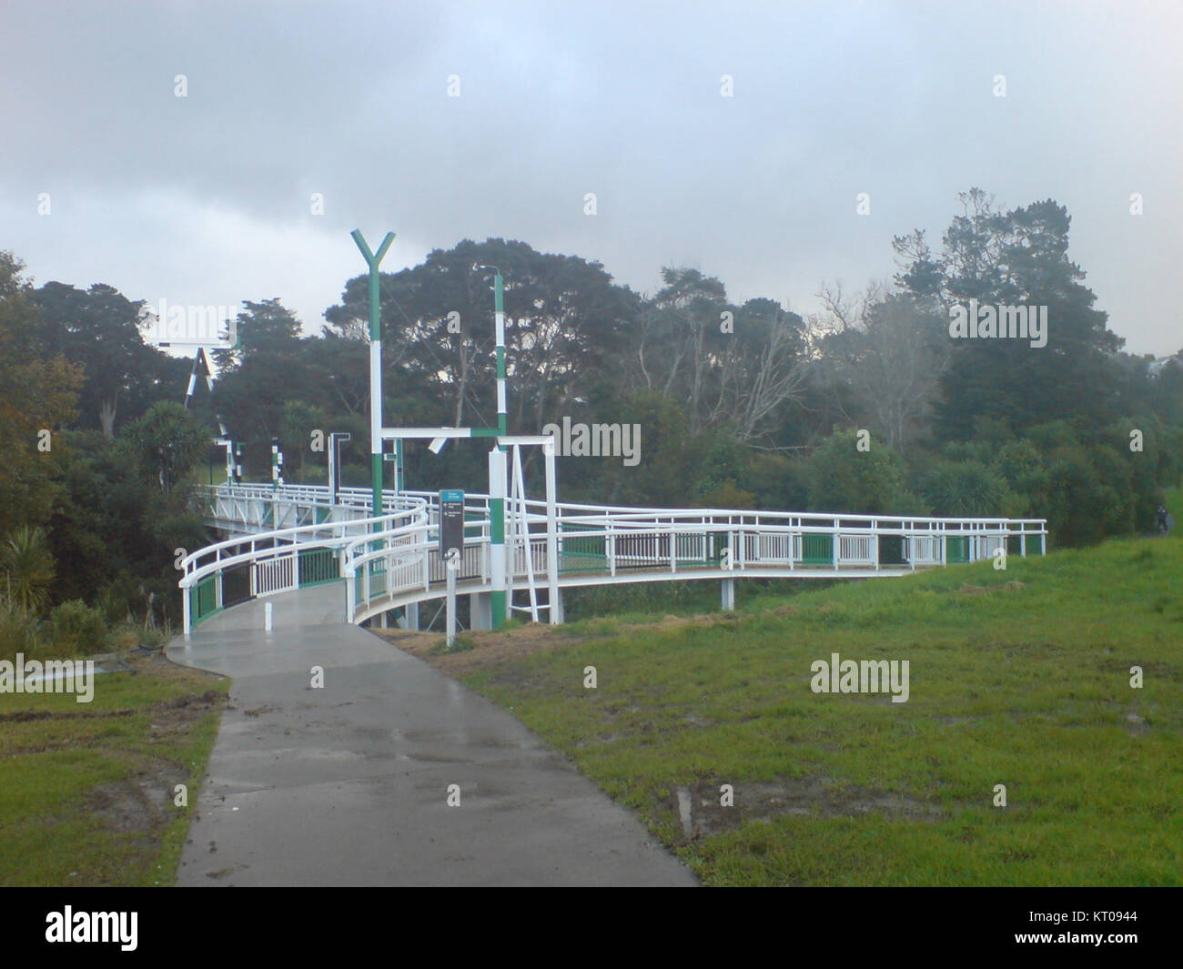 The Art Bridge on South Twin Stream Cycleway is an architectural ...