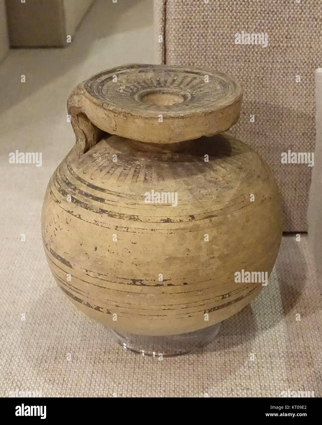 Terracotta Aryballos High Resolution Stock Photography and Images - Alamy