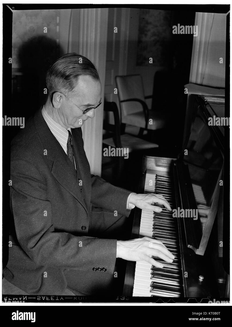 Carew roy j hi-res stock photography and images - Alamy