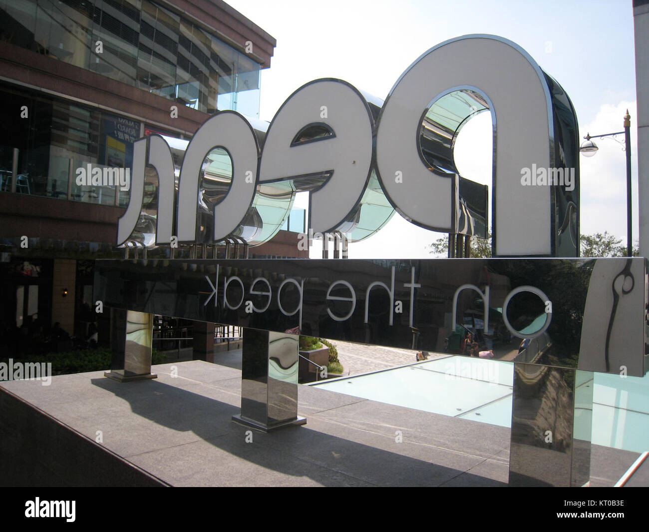 Reality television contestant hi-res stock photography and images - Alamy