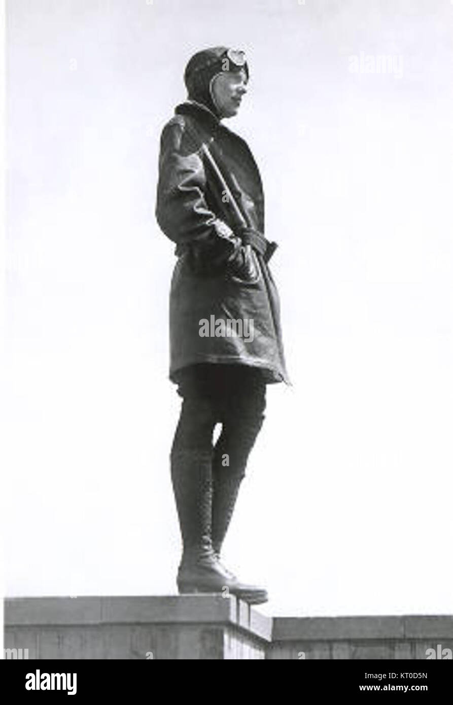 Amelia Earhart, a pioneering aviator of the 1930s, broke numerous ...